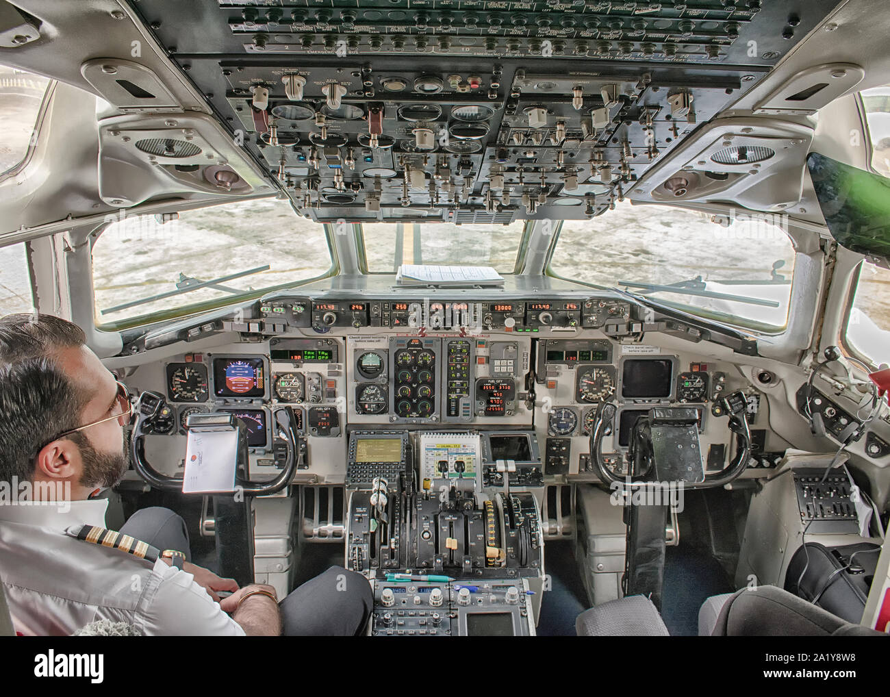 Md82 cockpit hi-res stock photography and images - Alamy