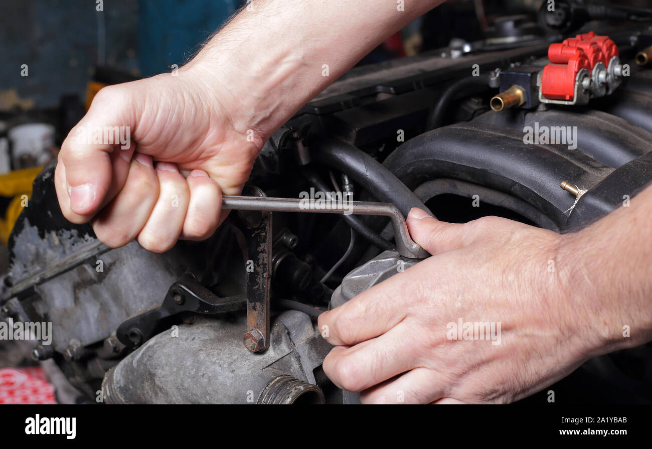 Mechanic hand hi-res stock photography and images - Alamy