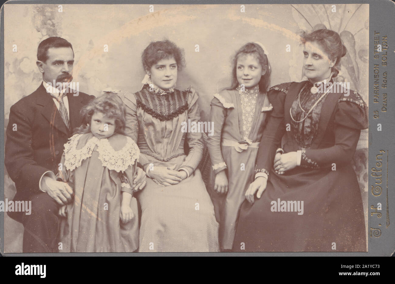 Victorian family lancashire historical hi-res stock photography and ...
