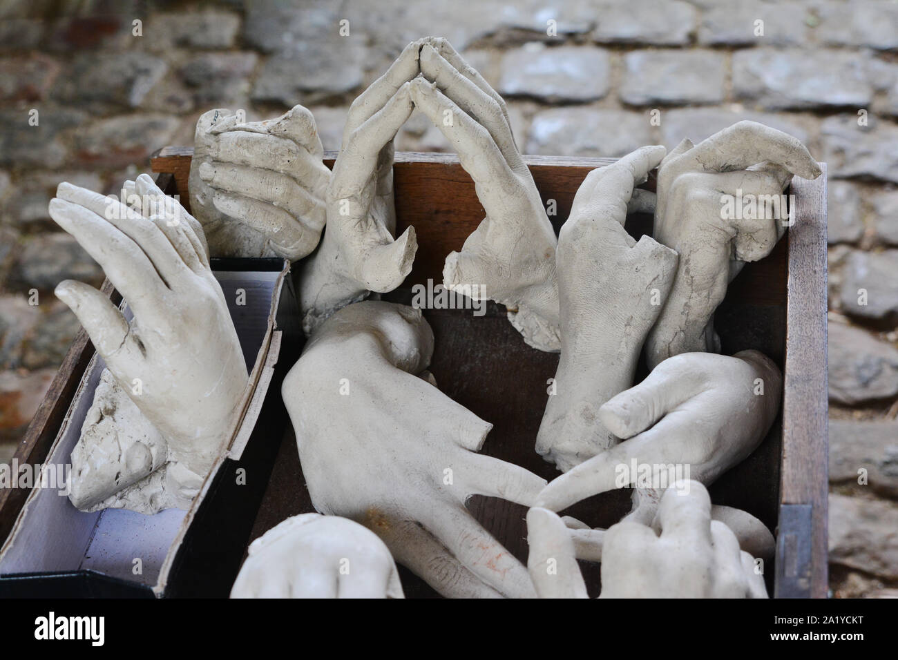 Statue with broken fingers hi-res stock photography and images - Alamy