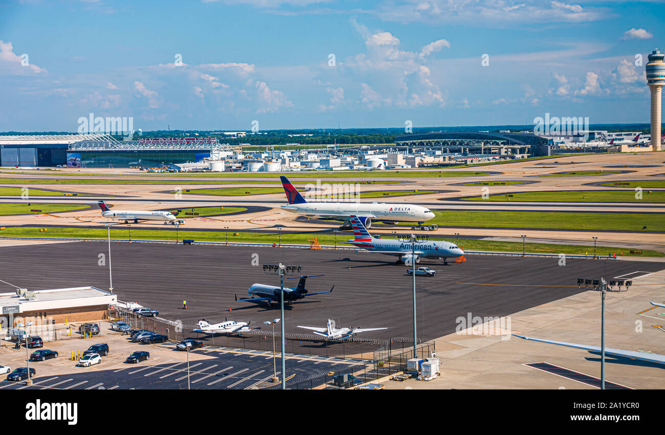 Delta air lines hartsfield jackson hi-res stock photography and images ...