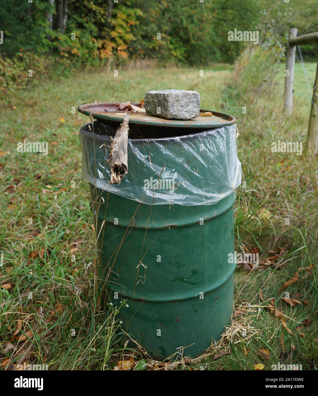 Honey drum hi-res stock photography and images - Alamy