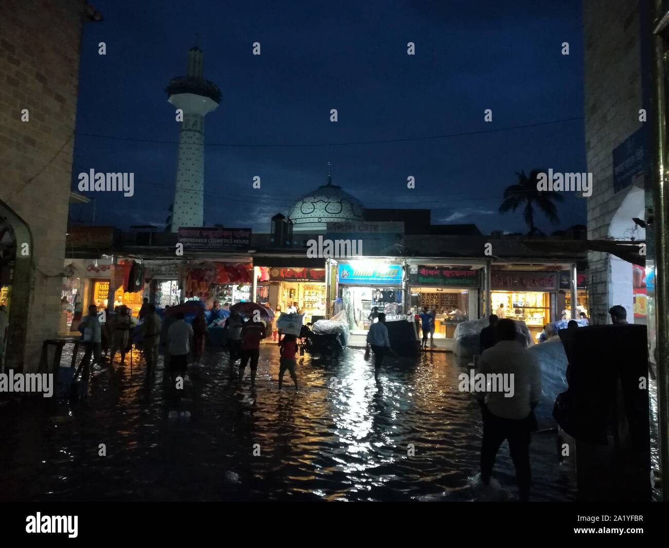 Dhaka, Bangladesh. 30th Sep, 2019. Rain waterlogging in the Dhaka New ...