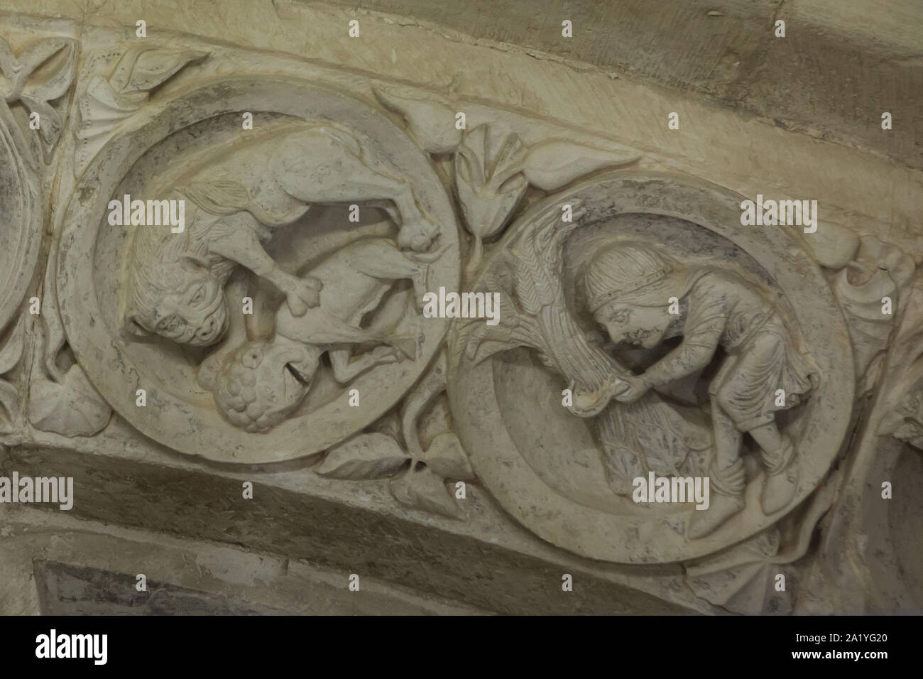 Vezelay basilica narthex tympanum hi-res stock photography and images ...