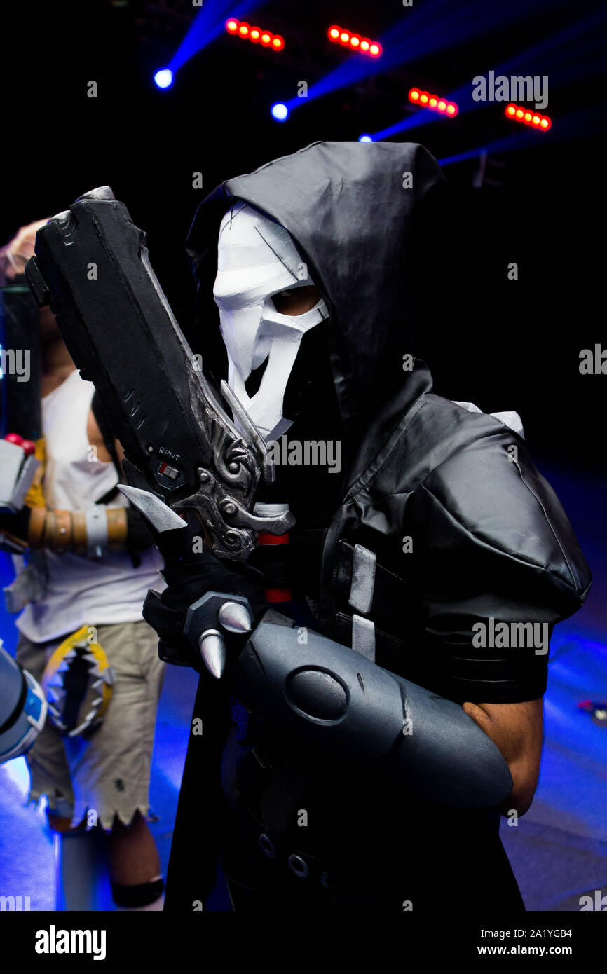 Overwatch game character hi-res stock photography and images - Alamy