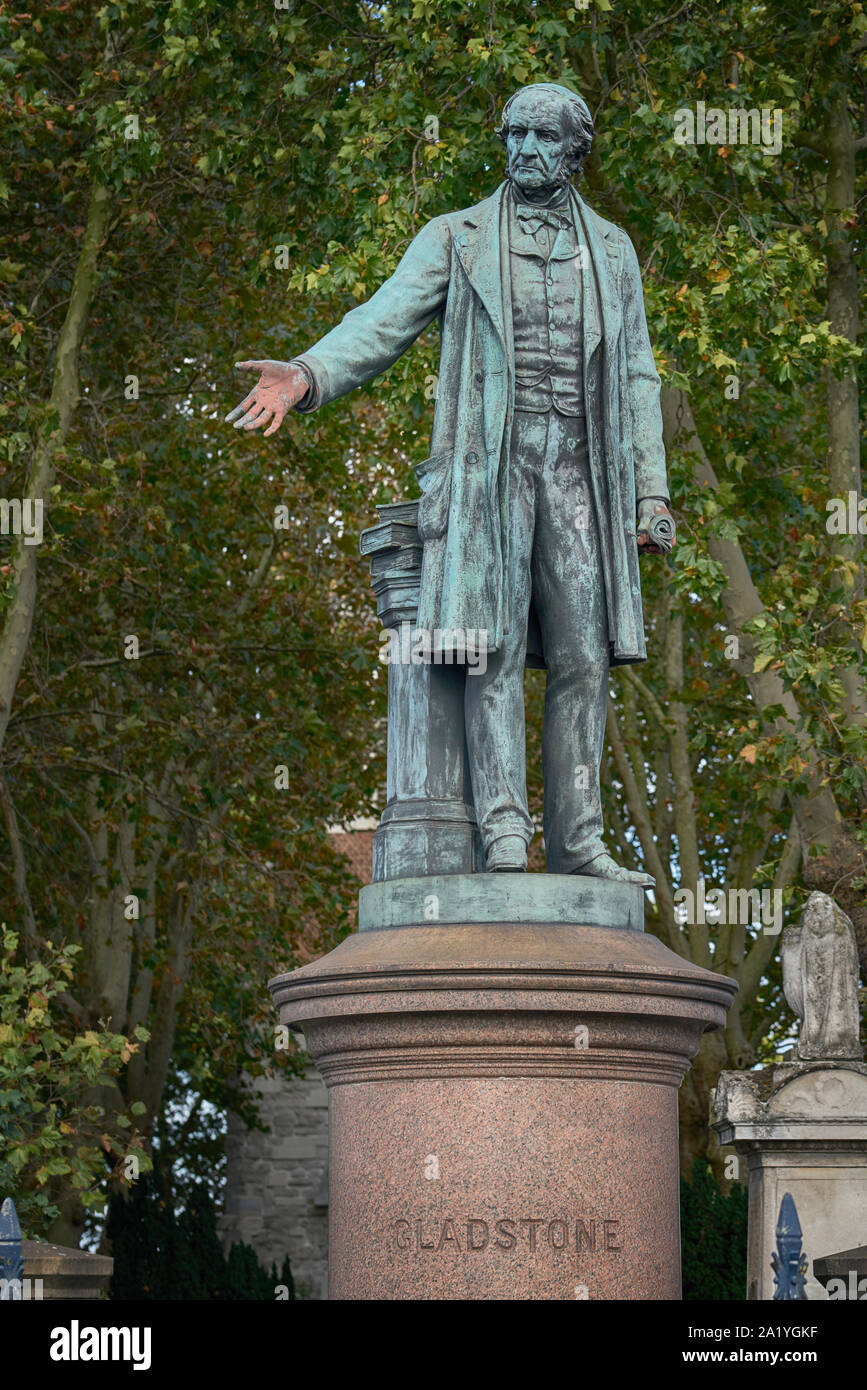 Statue of gladstone bow hi-res stock photography and images - Alamy