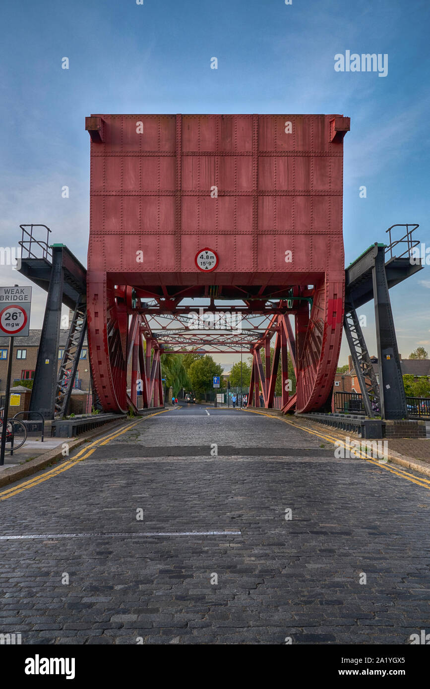 Bridge shadwell hi-res stock photography and images - Alamy