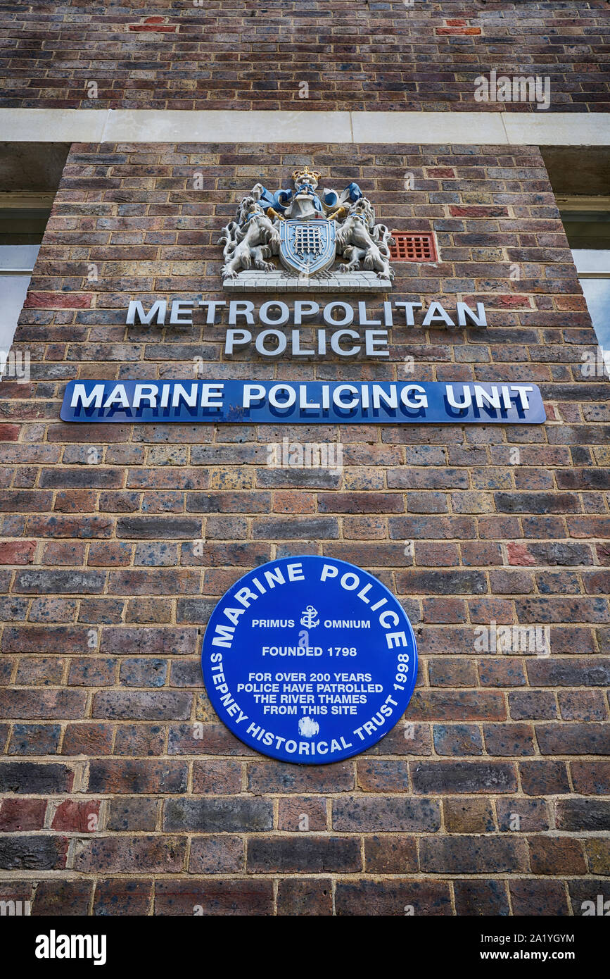 Thames river police station at wapping hi-res stock photography and ...