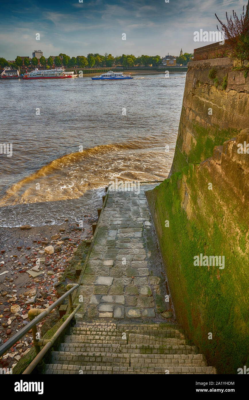 Thames stairs hi-res stock photography and images - Alamy