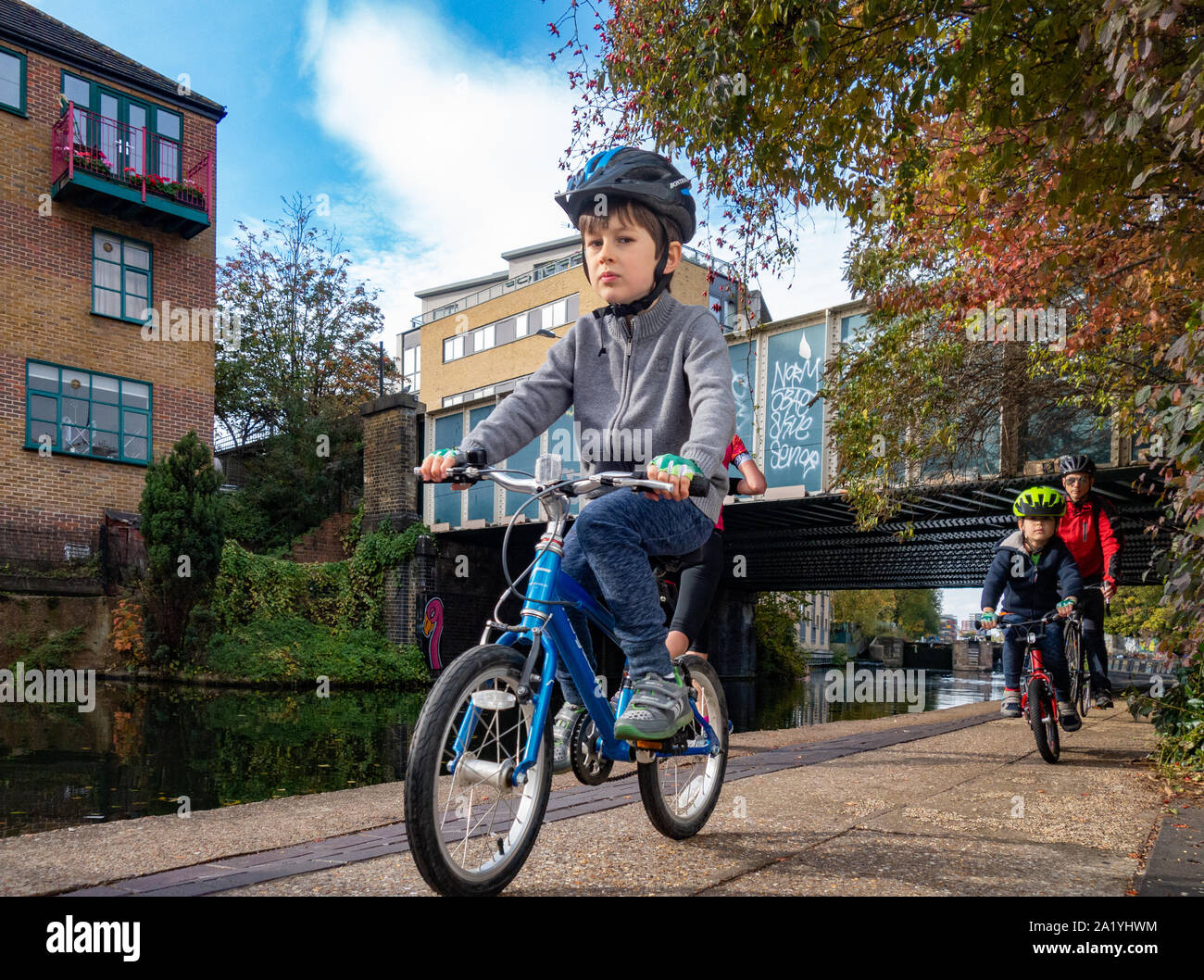 Children wearing bike helmets hi-res stock photography and images - Alamy