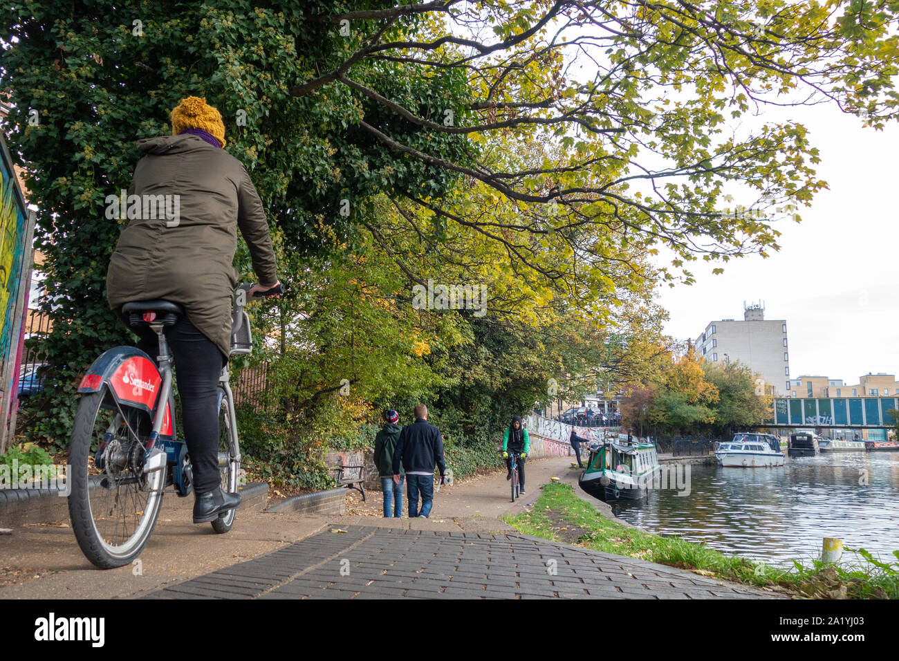Cycling down the canal hi-res stock photography and images - Alamy