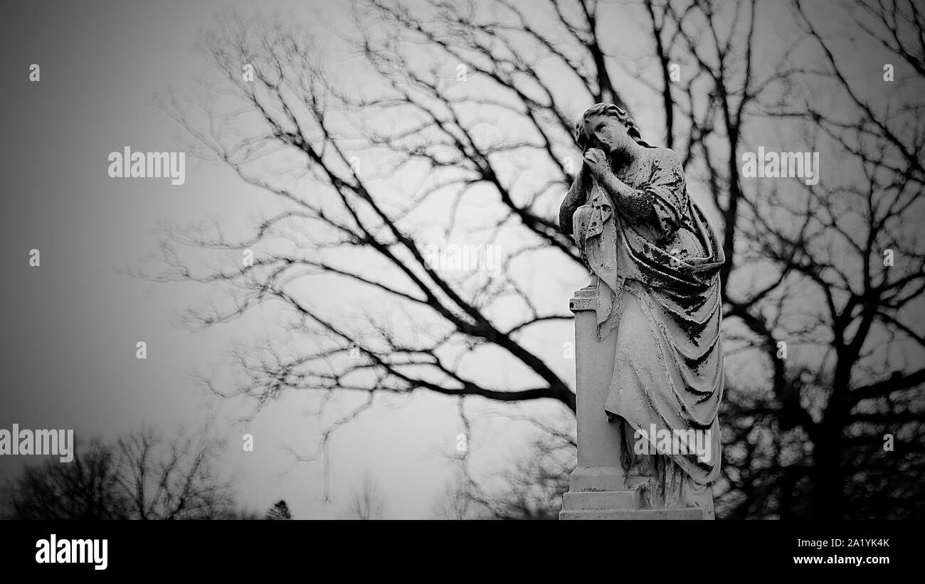 Statue lady grey hi-res stock photography and images - Alamy