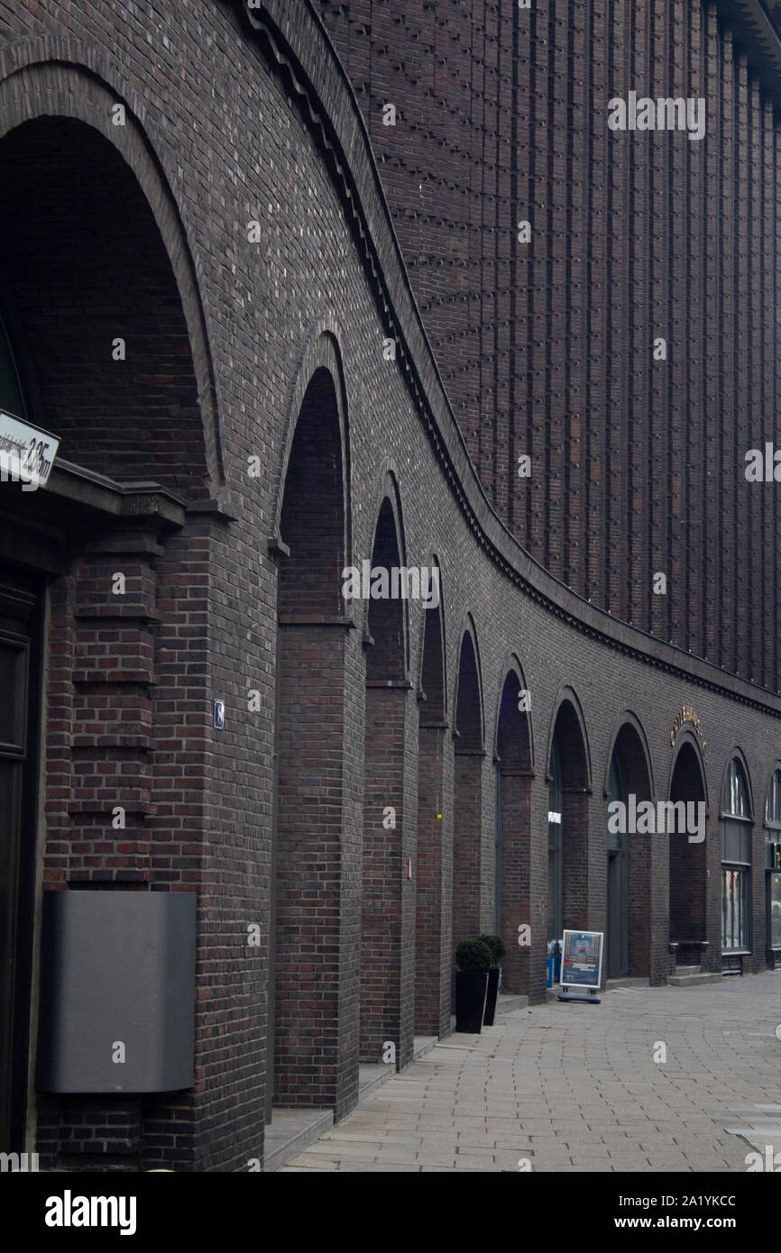 The Chilehaus, a ten-story office building in 1920s Brick Expressionism ...