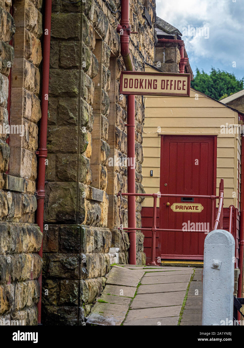 Goathland station sign hi-res stock photography and images - Alamy