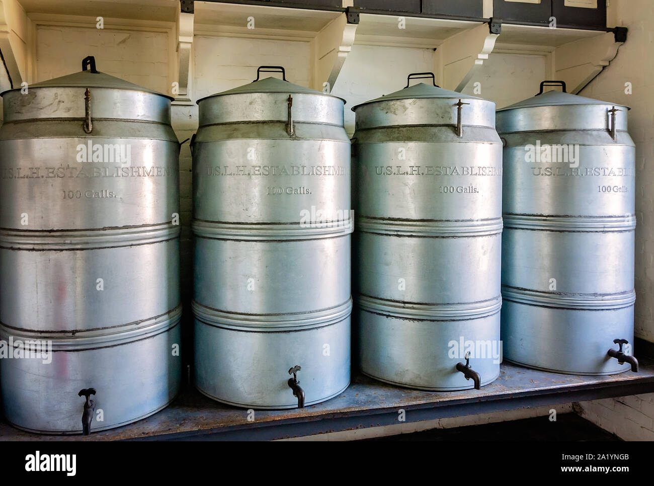 100 gallon oil drums hi-res stock photography and images - Alamy