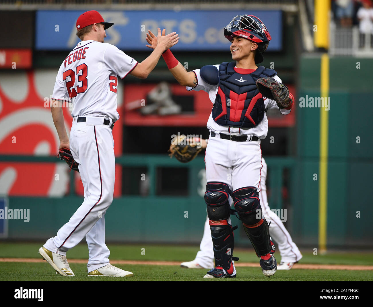 Tres barrera hi-res stock photography and images - Alamy