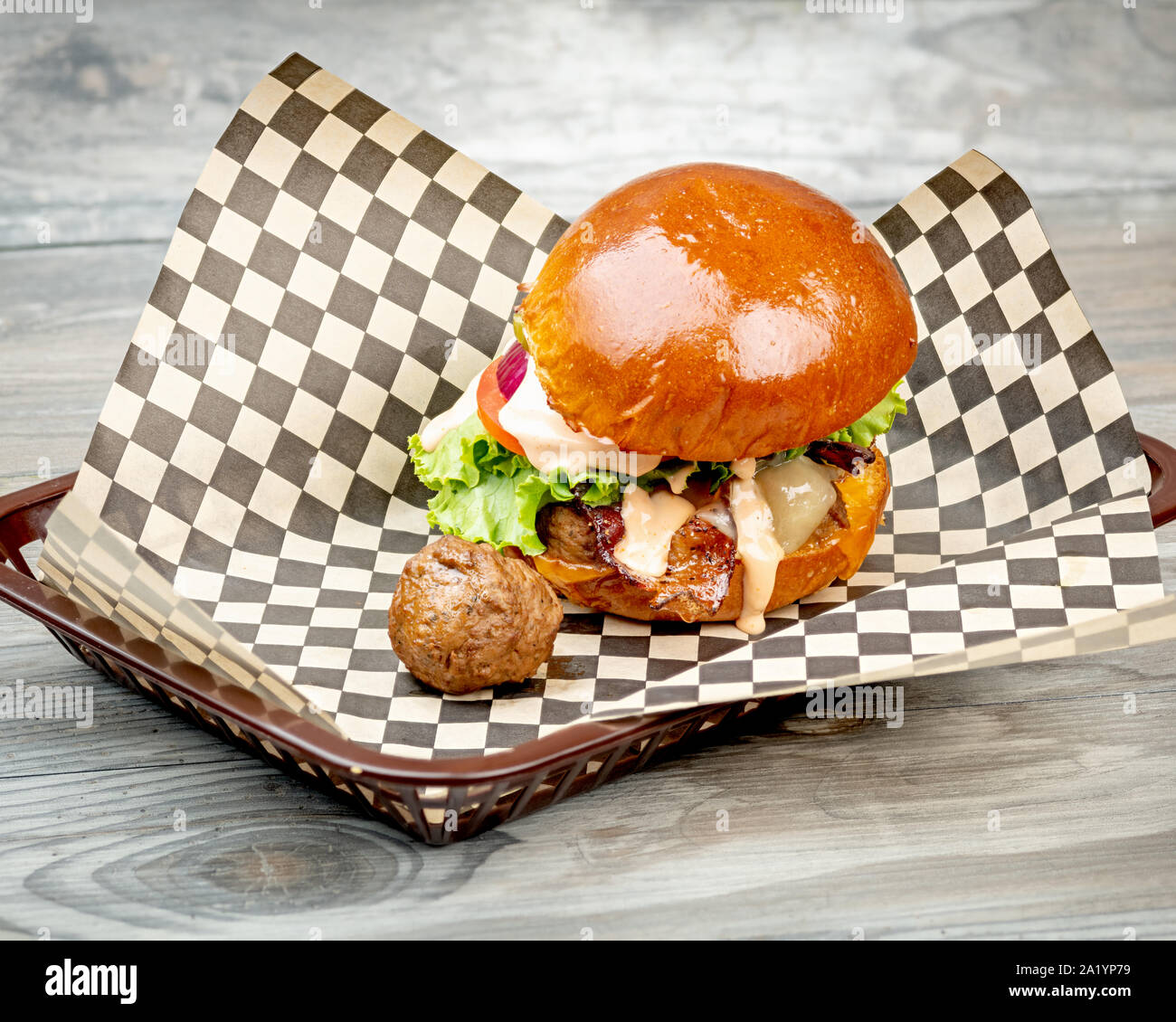 Sandwich basket hi-res stock photography and images - Alamy