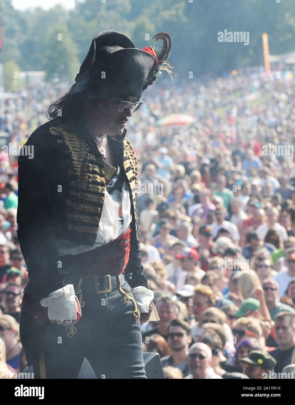 Adam ant 1980s hi-res stock photography and images - Alamy