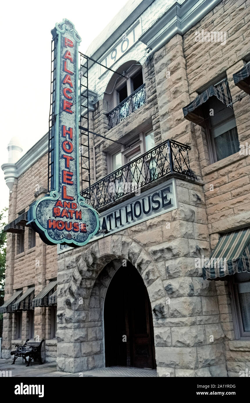 Hotel entrance 1940s usa hi-res stock photography and images - Alamy