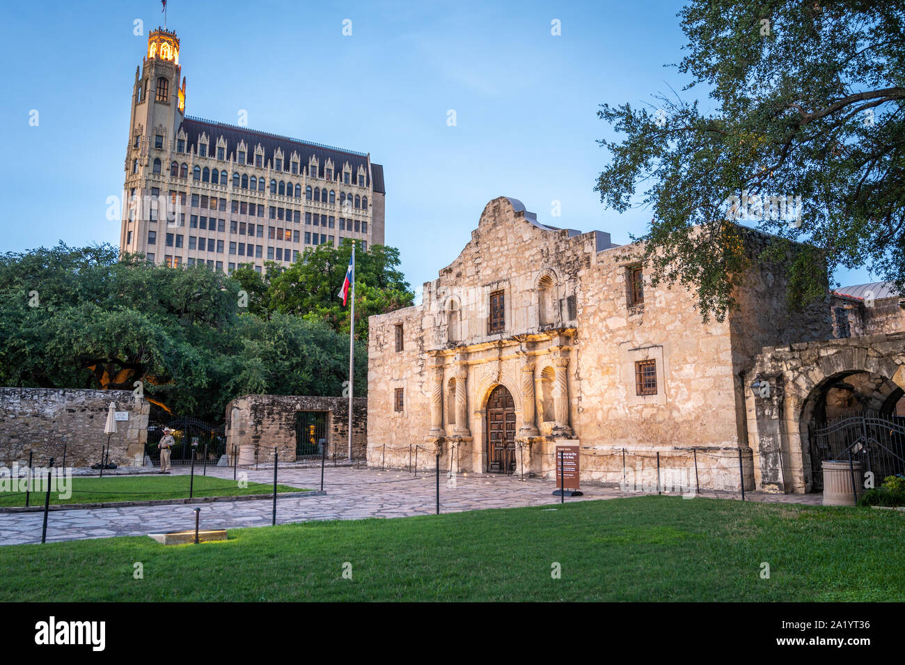 The iconic facade of the Alamo Mission, San Antonio, Texas Stock Photo ...