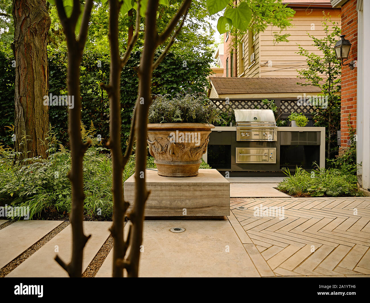 Residential landscape design Stock Photo - Alamy