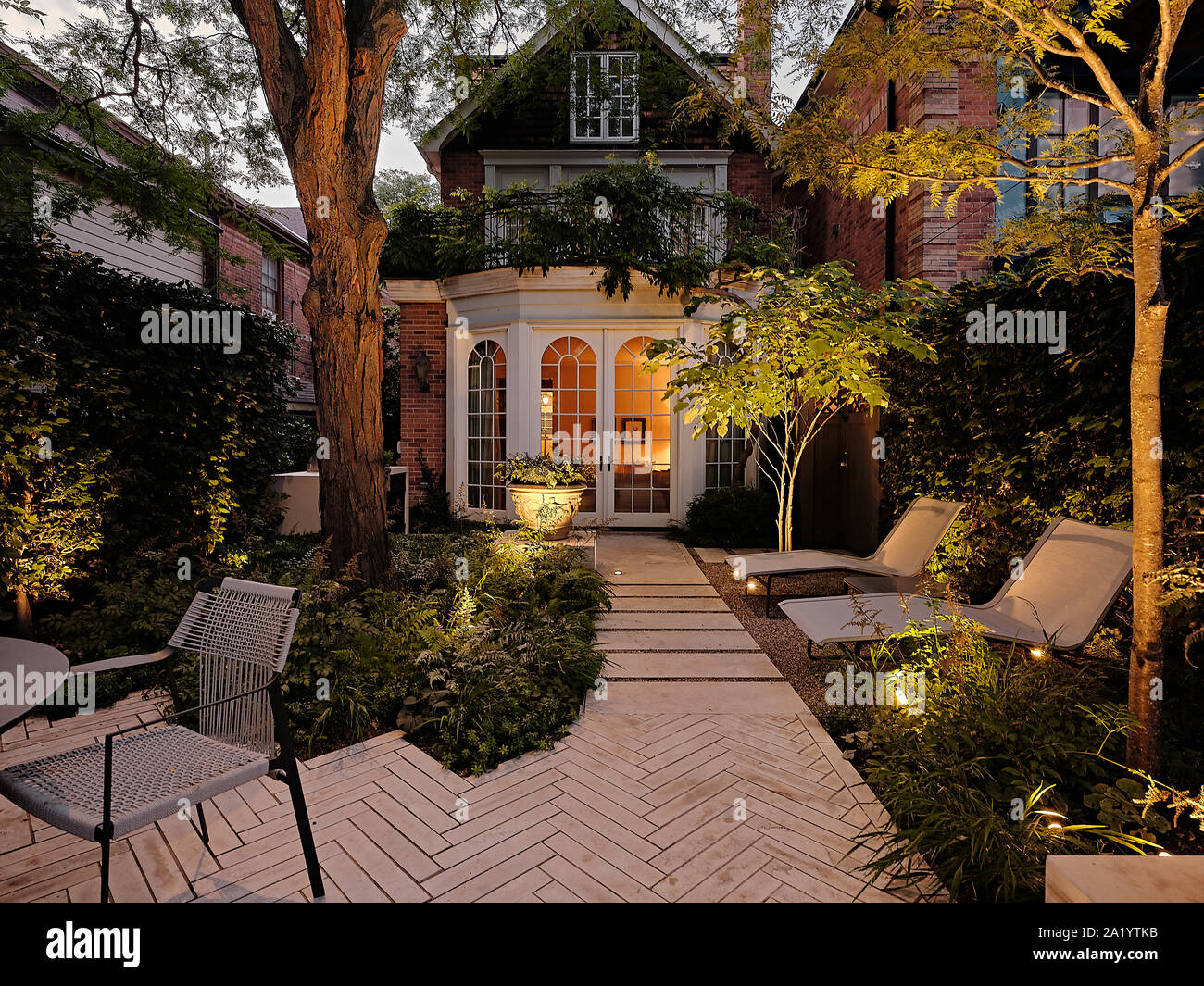Residential landscape design Stock Photo - Alamy