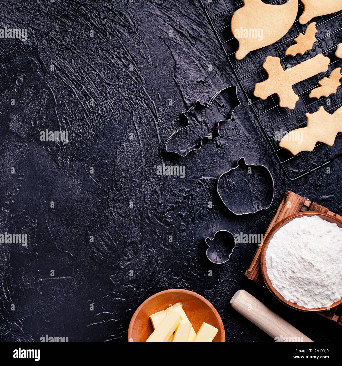 Workbench flour hi-res stock photography and images - Alamy