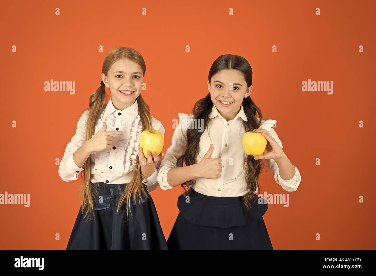 Distributing food student hi-res stock photography and images - Alamy