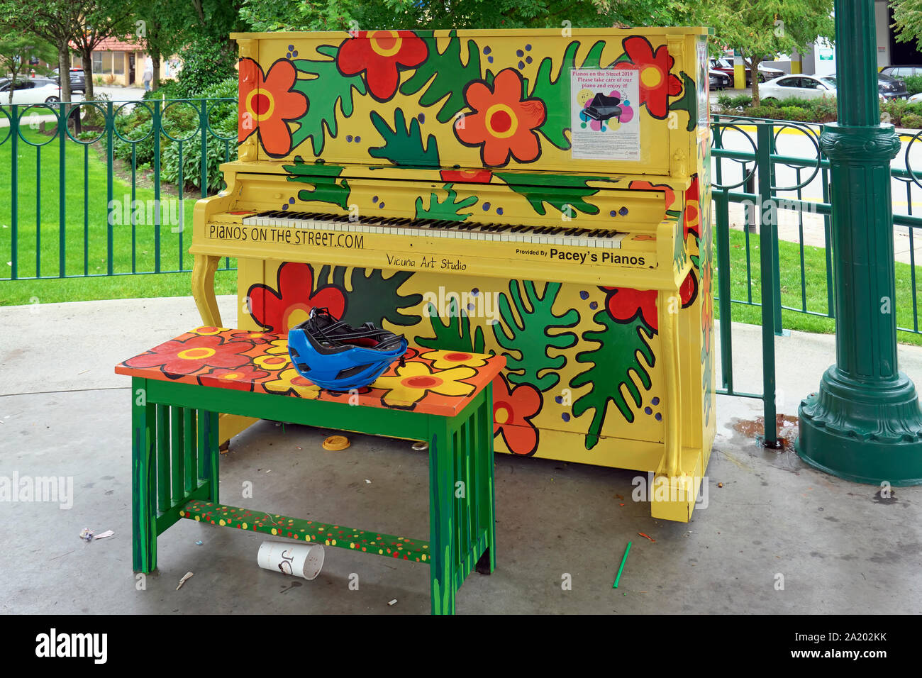 Street Piano High Resolution Stock Photography and Images - Alamy