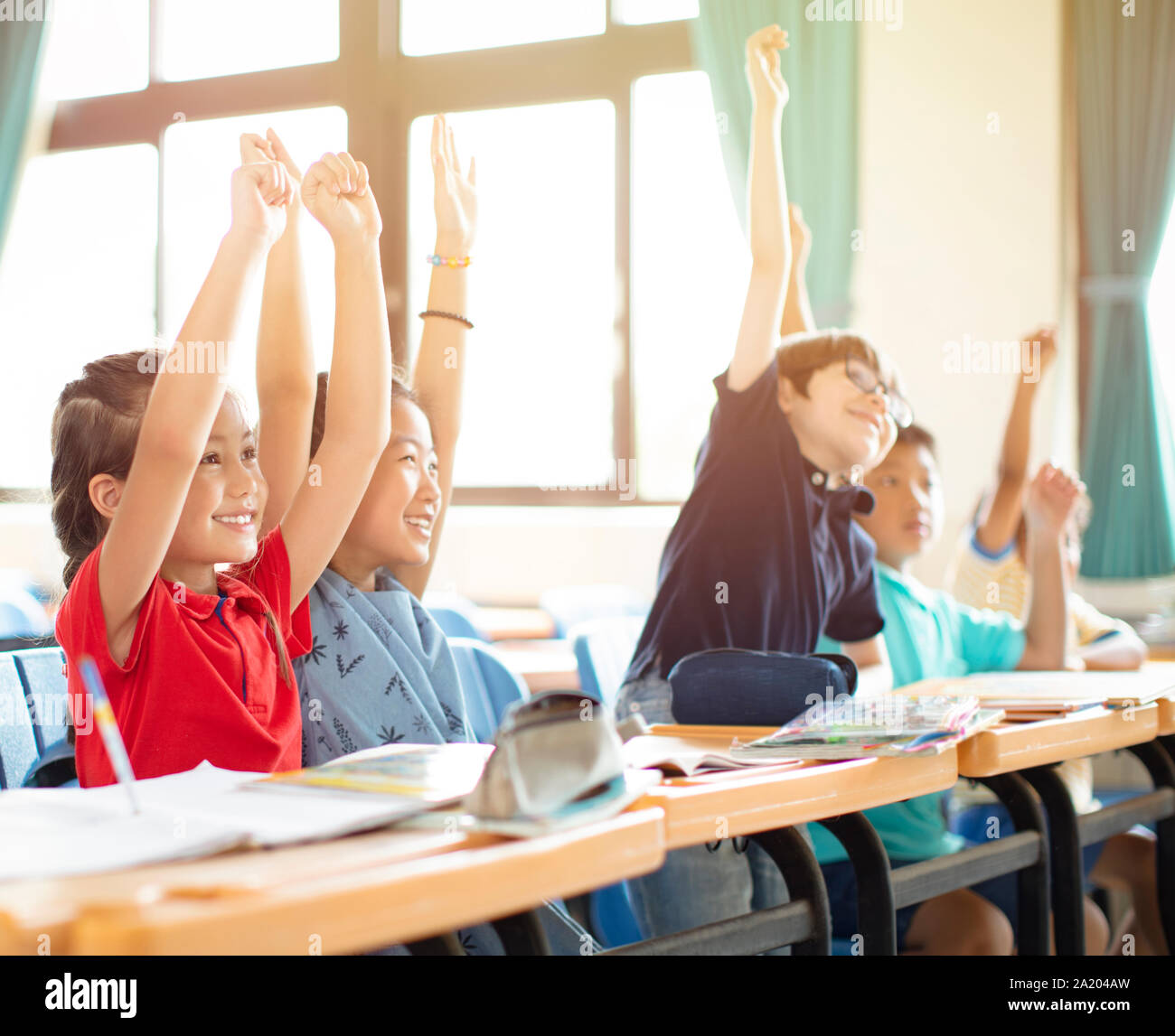 Hands up in classroom hi-res stock photography and images - Alamy