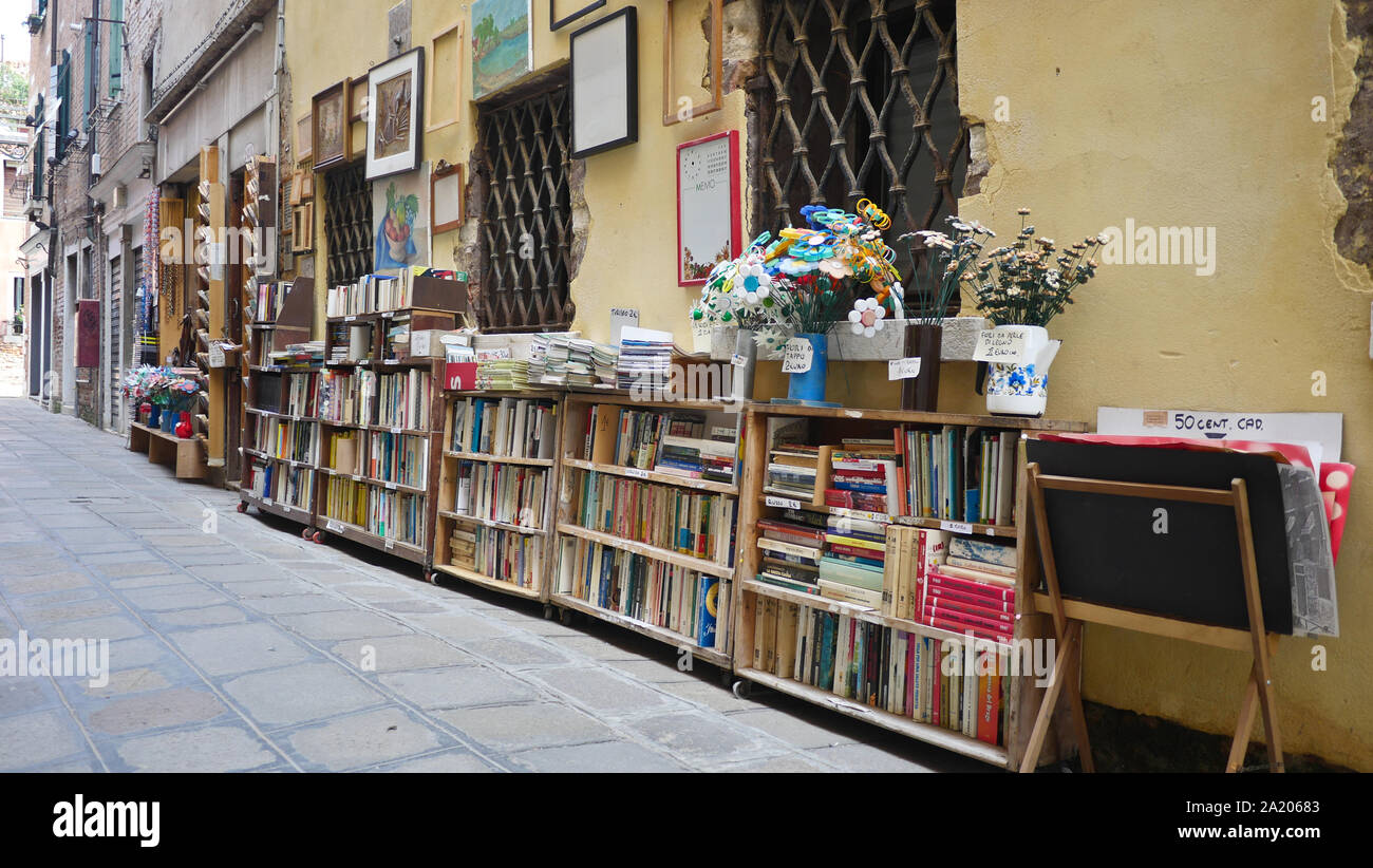 Italy, Venice ancient building and infrastructure Stock Photo - Alamy