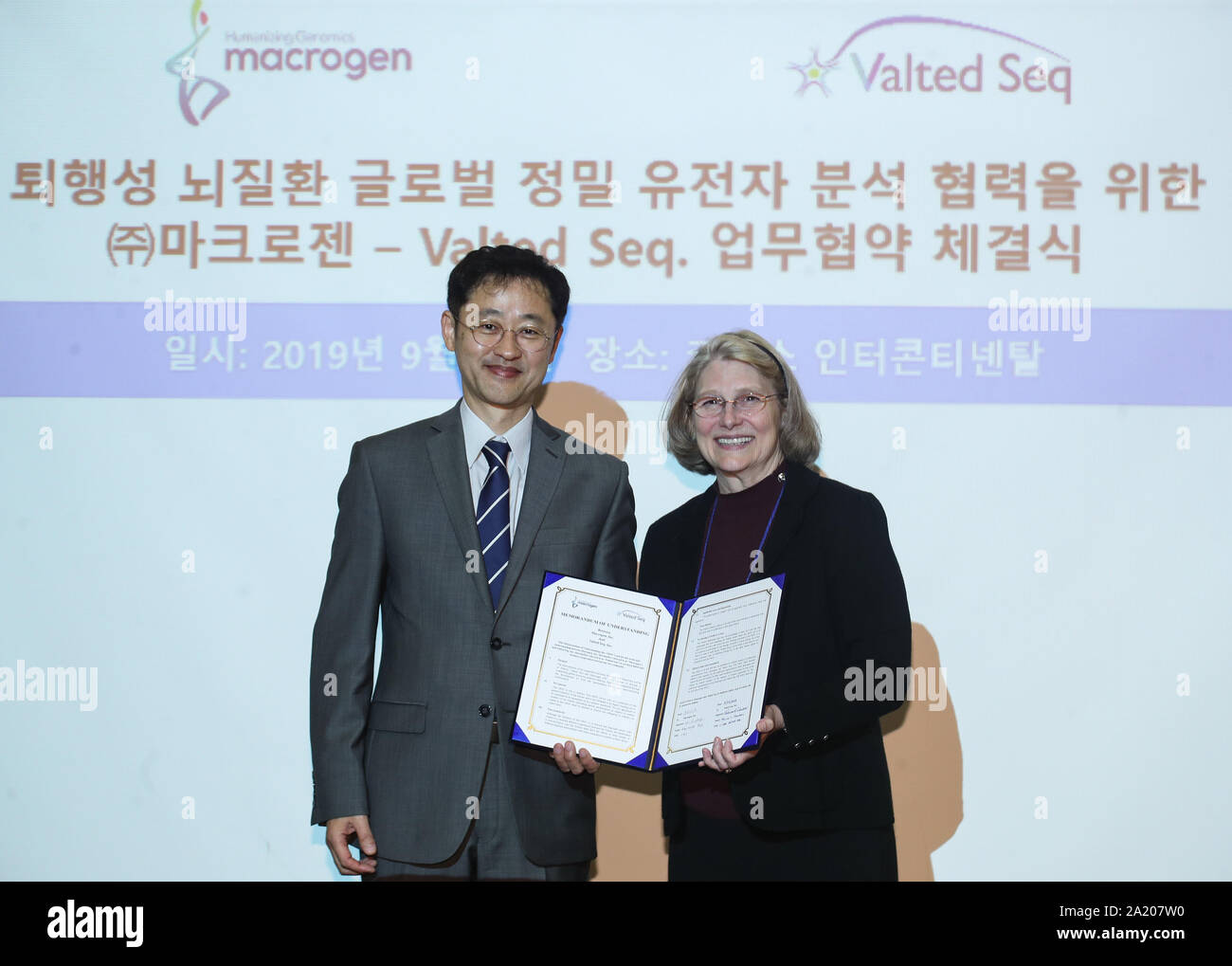 30th Sep, 2019. 30th Sep, 2019. Gene analysis tie-up Yang Kap-seok (L), head of South Korean ...