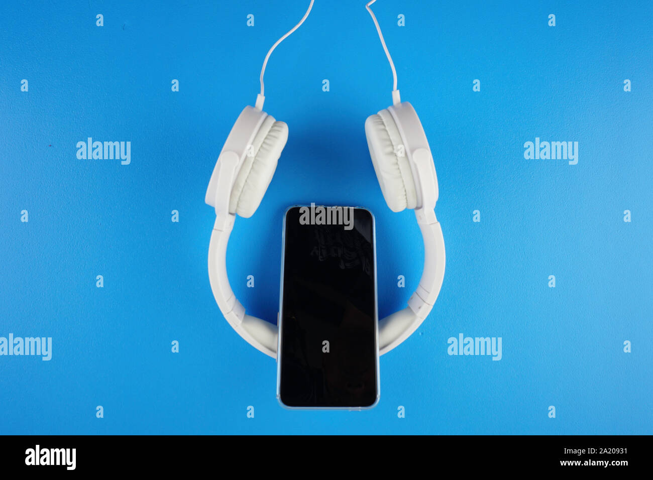 Headphone icon isolated on hi-res stock photography and images - Alamy