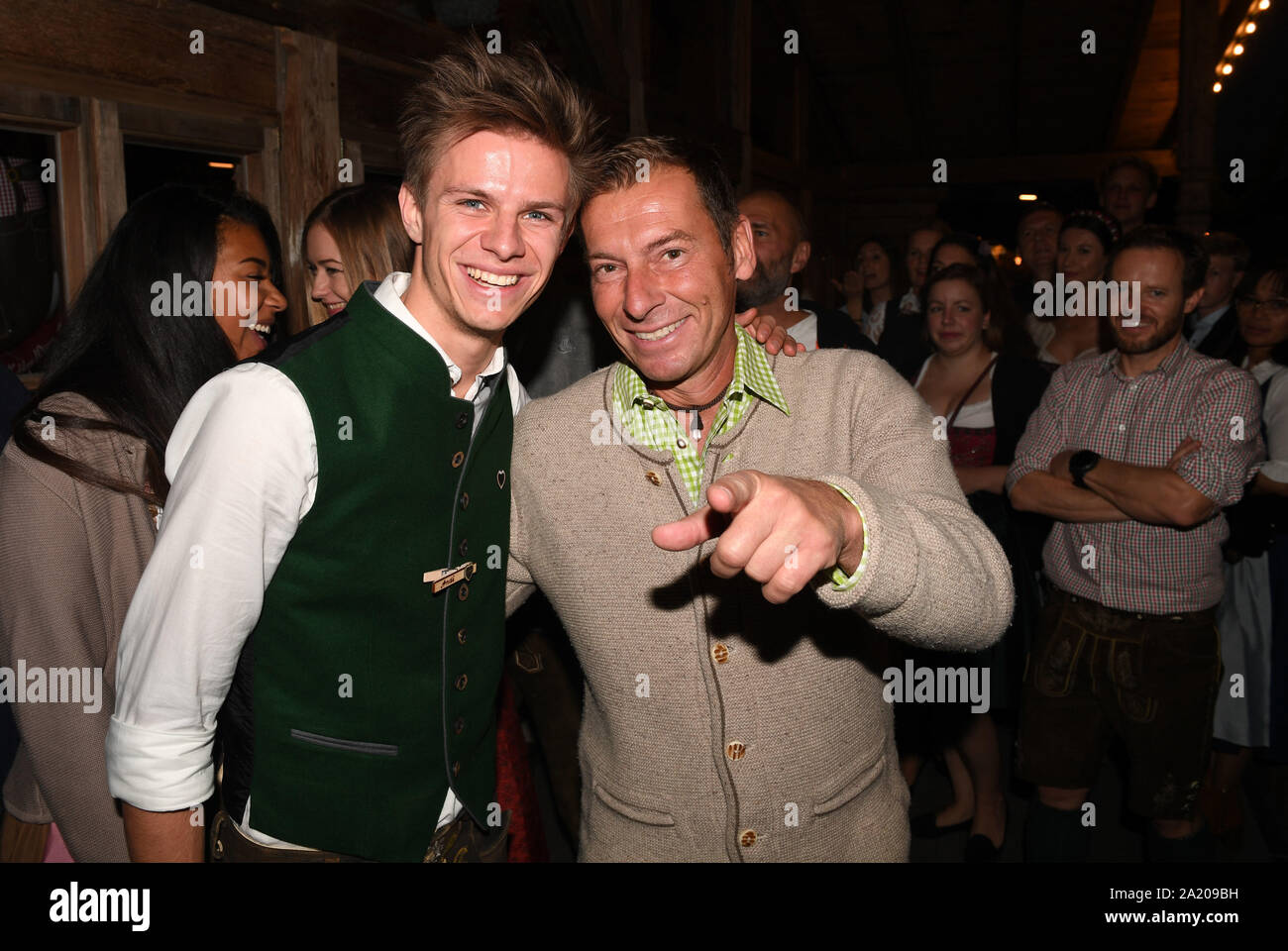 Munich, Germany. 29th Sep, 2019. Ski jumper Andreas Wellinger (l ...