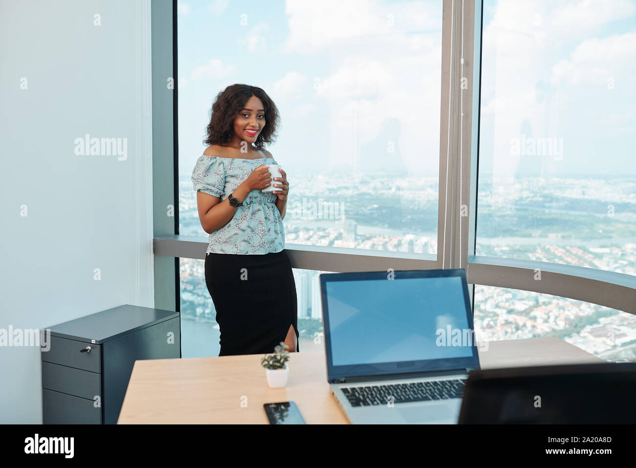 Shy person office hi-res stock photography and images - Alamy
