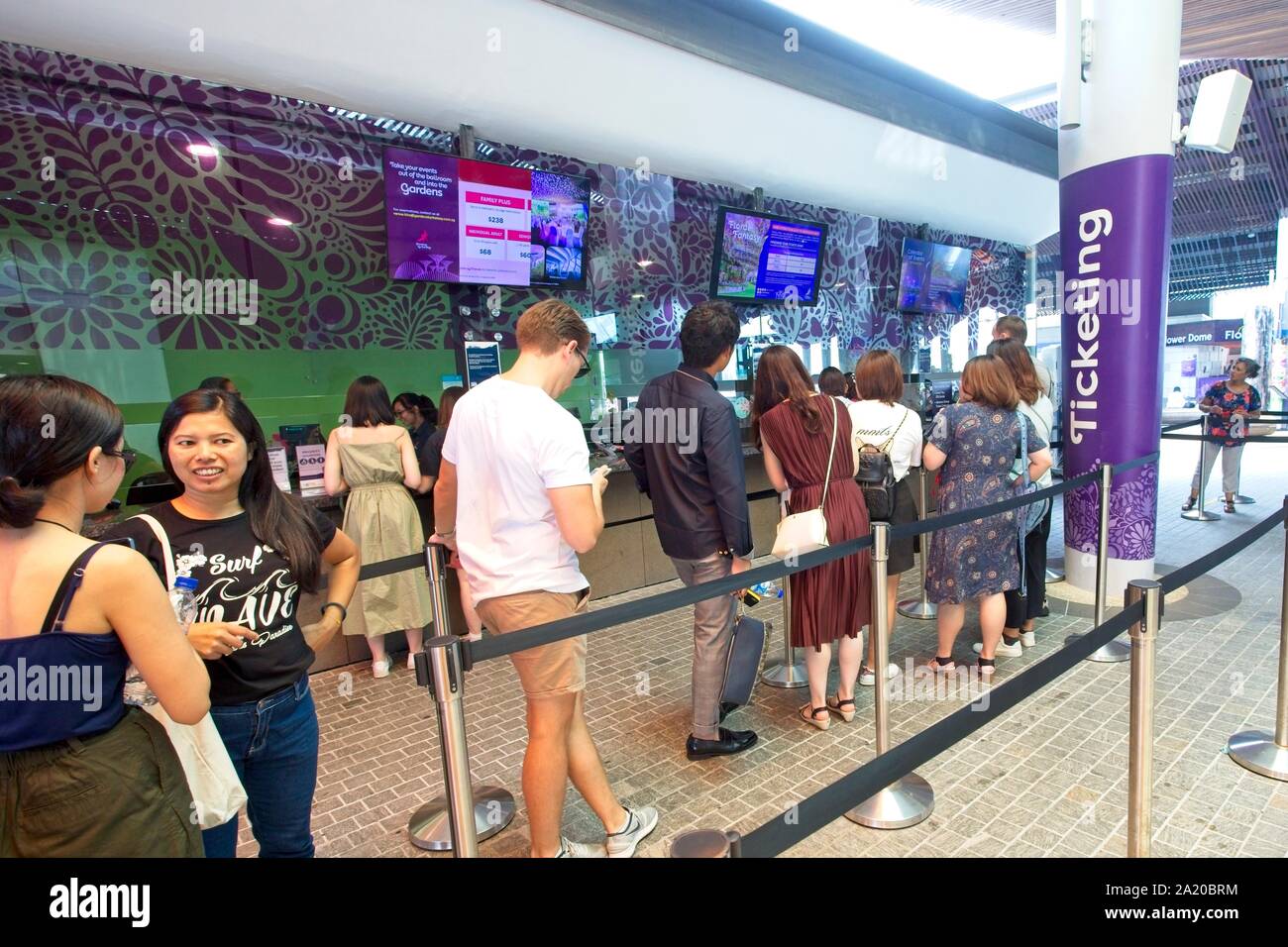 Ticketing queues at Gardens by the Bay, singapore Stock Photo - Alamy