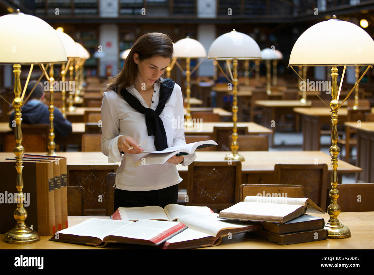 Student working in library Stock Photo - Alamy