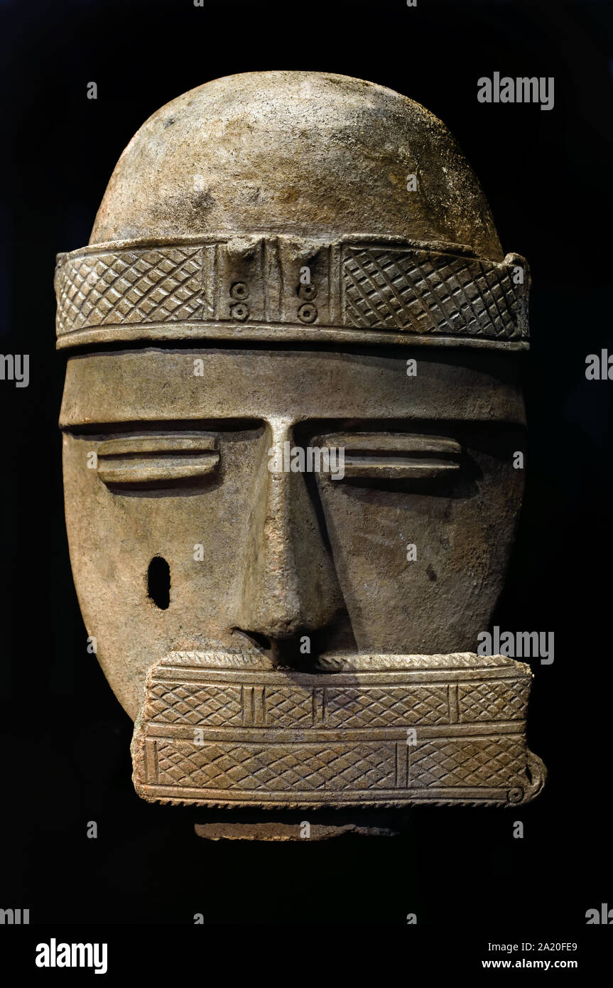 Fragment of container or figure 600 - 1600 Culture Muisca from ...
