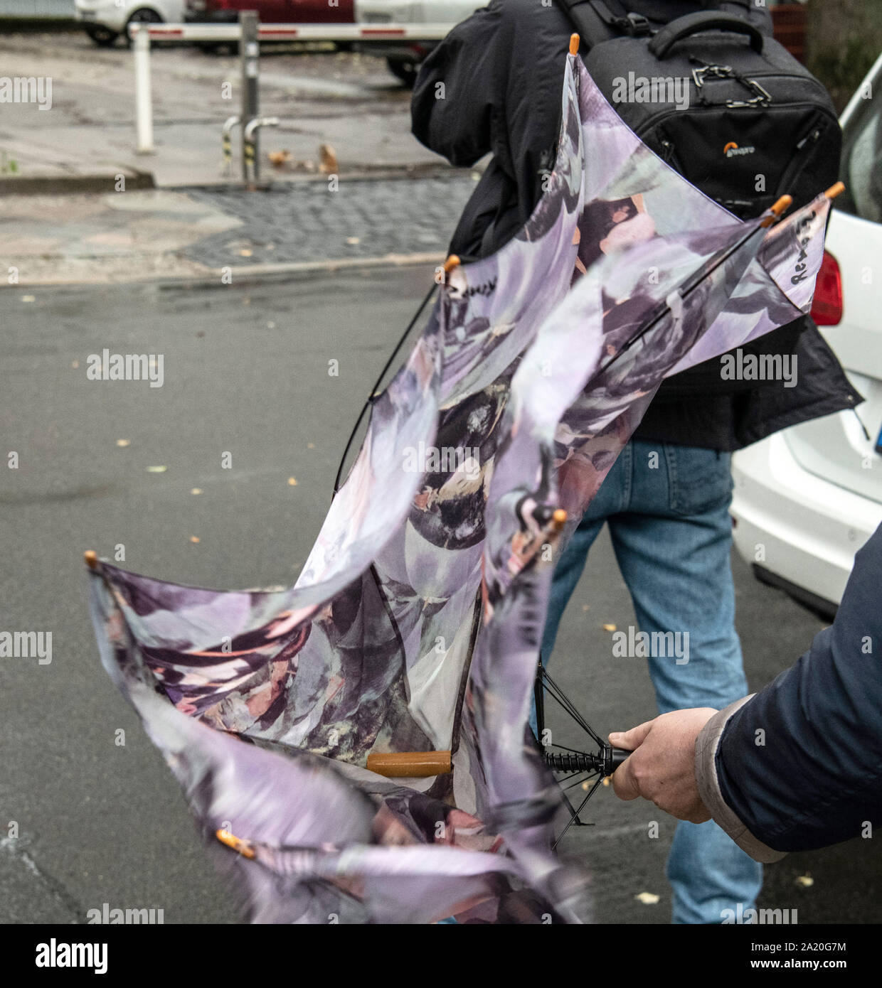 Wind gust woman hi-res stock photography and images - Alamy