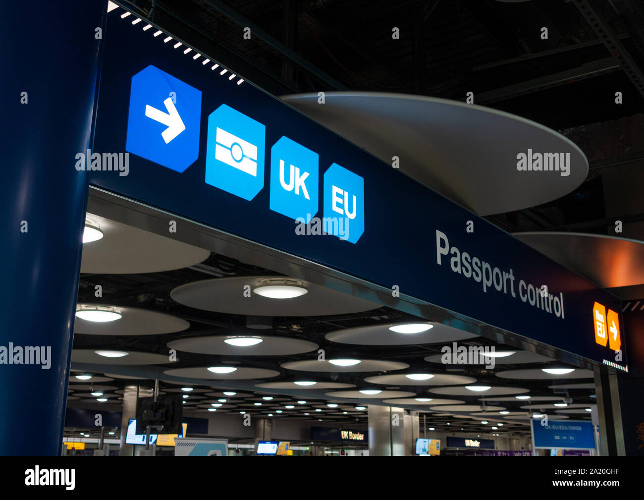 Eu uk passport control signage hi-res stock photography and images - Alamy