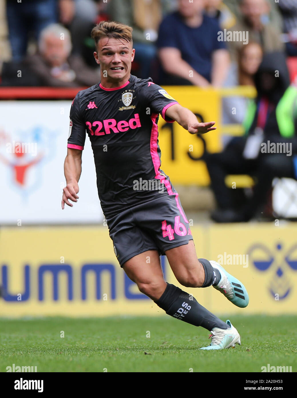 Leeds United's Jamie Shackleton on the ball Stock Photo - Alamy