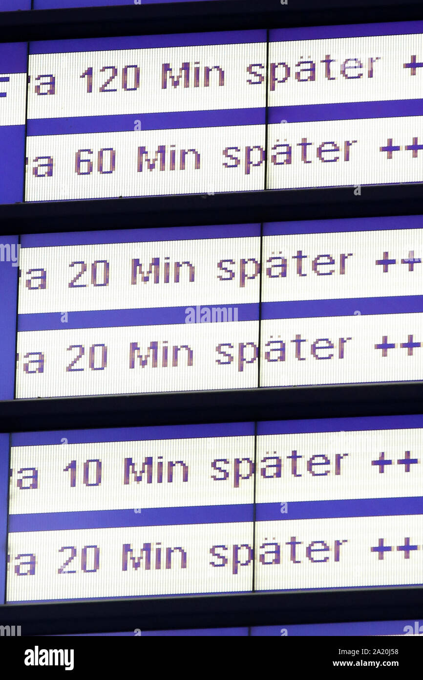 Hamburg, Germany. 30th Sep, 2019. Delays are displayed on a scoreboard ...