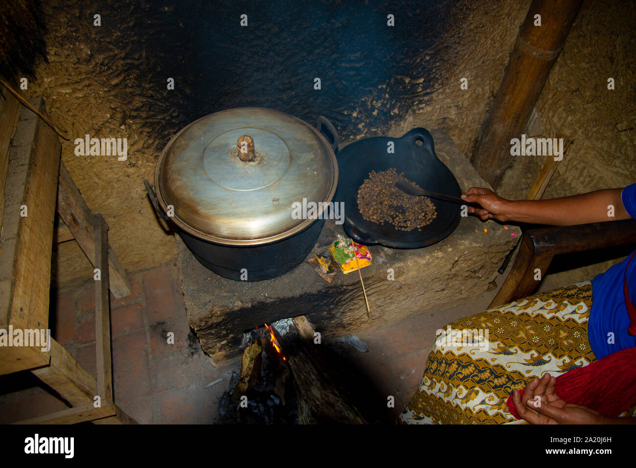 Traditional Roasting of Organic Coffee Stock Photo - Alamy