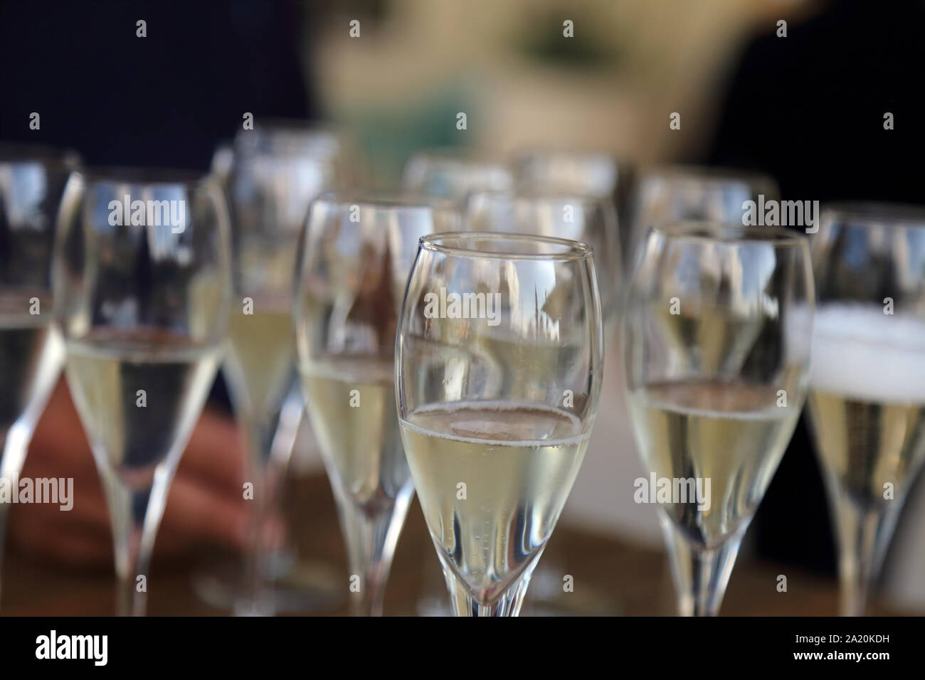 Prosecco glass bar hi-res stock photography and images - Alamy