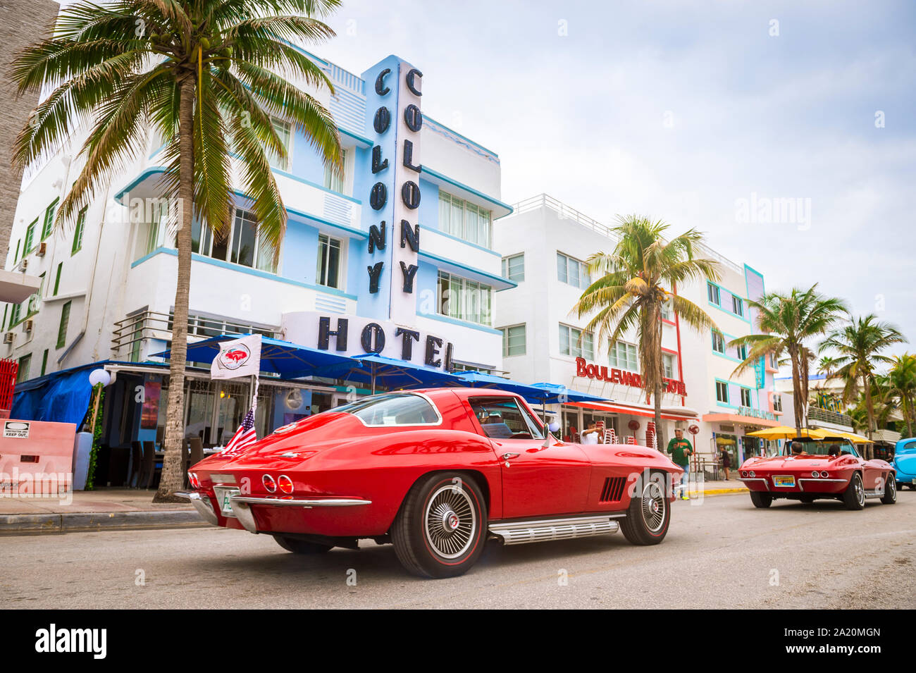 Vintage cars ocean drive miami hi-res stock photography and images - Alamy