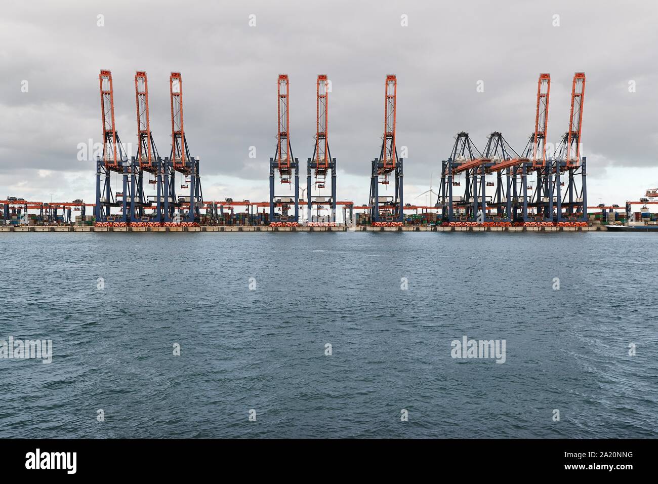Container ship dock cranes hi-res stock photography and images - Alamy