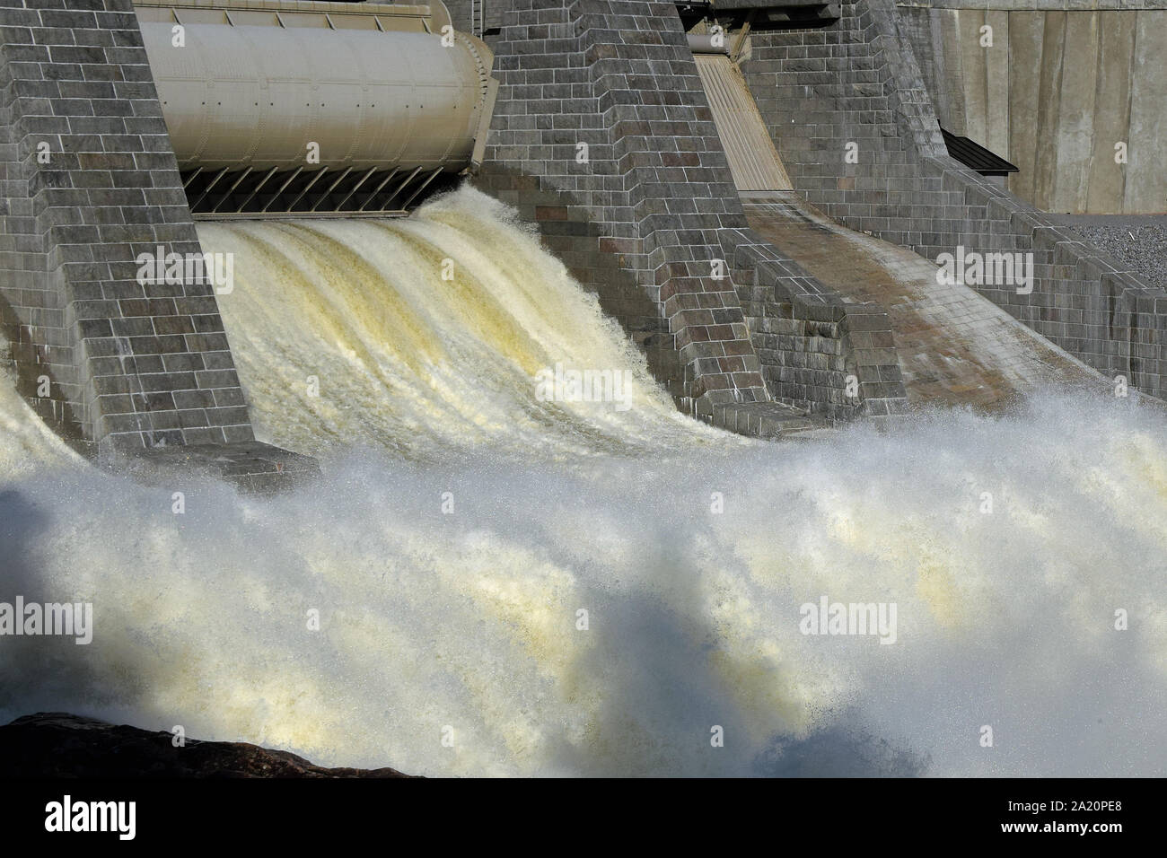 Dam water splash hi-res stock photography and images - Alamy