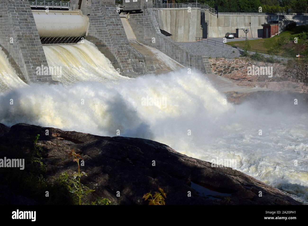 Open dam gates hi-res stock photography and images - Alamy