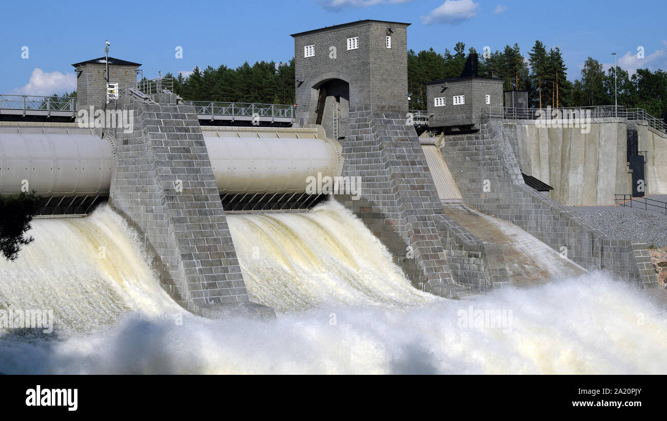 Splash dam hi-res stock photography and images - Alamy