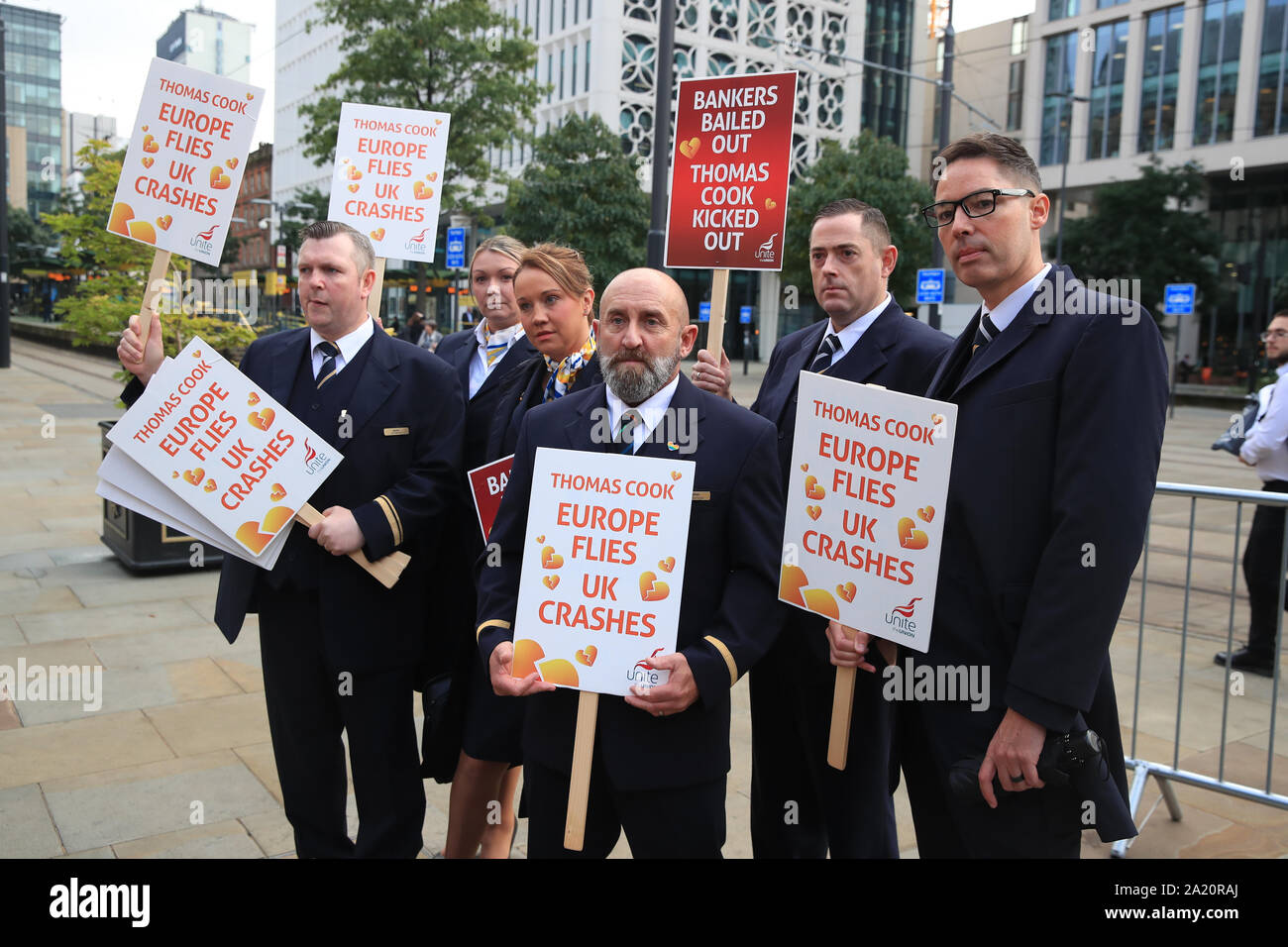 Thomas cook cabin crew hi-res stock photography and images - Alamy